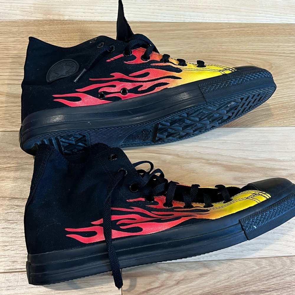 Converse. High Top. #12. Chuck Taylor. - Gem